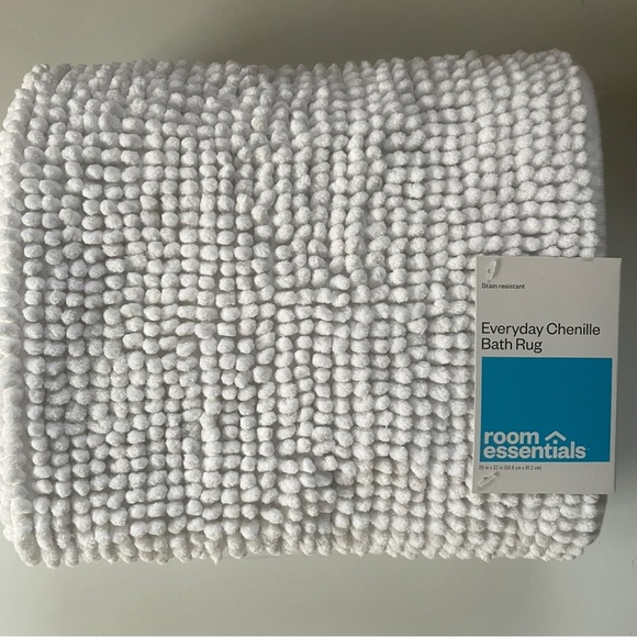 Room Essentials | Bath | Room Essentials White Chenille Bath Mat | Poshmark